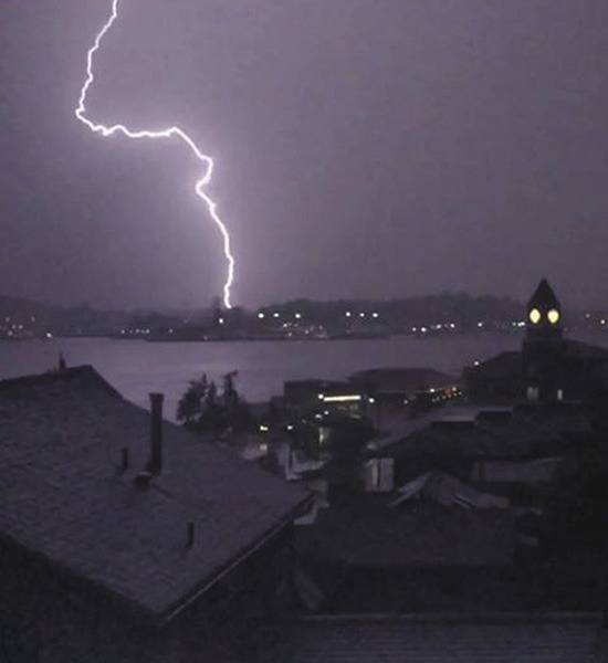 A bolt out of the blue | Rare lightning strike in Bremerton | Kitsap ...