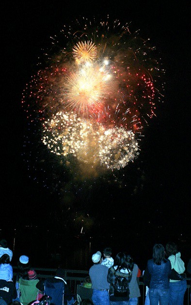 Fireworks stands erupt on North End scene | Kitsap Daily News