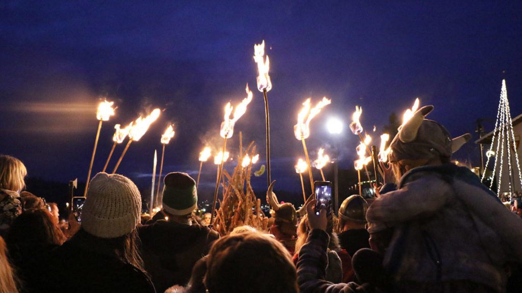 Poulsbo’s Julefest draws a crowd | Kitsap Daily News