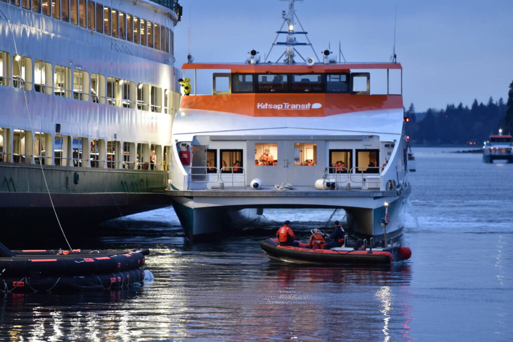 Over 600 rescued from ferry aground on BI | Kitsap Daily News